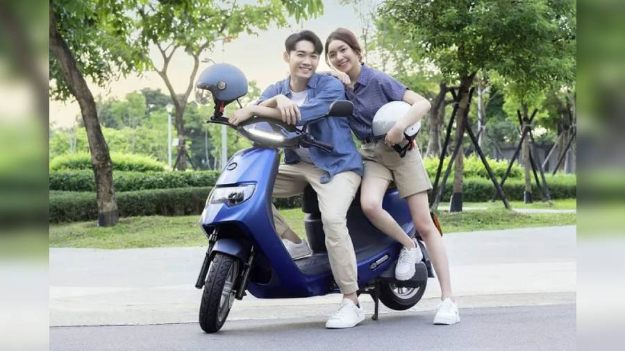 中華eMoving勁炫125最低入手價41,505元起！ 補助加持再推30期零利率 | 地球黃金線