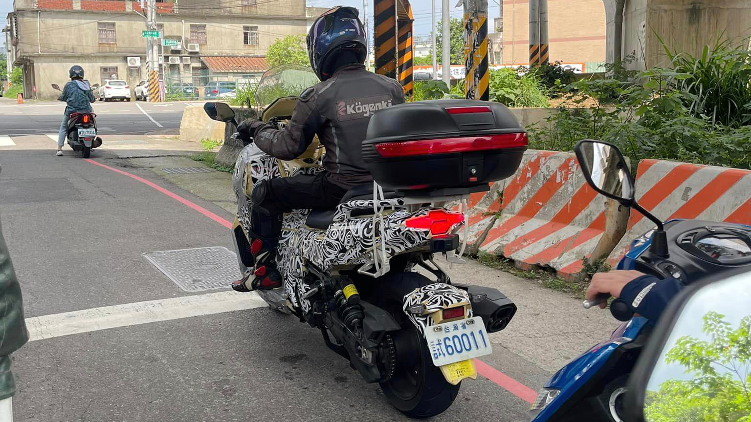 疑三陽BT靈獸系列第4款「玄武」測試車出沒！SYM TTLBT配備盲點偵測？ | 地球黃金線